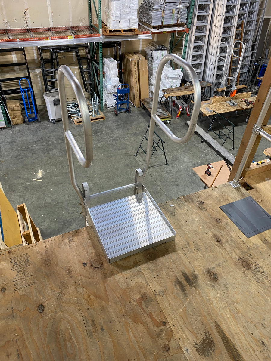 ALACCBP - Aluminum ladder with step through handrails and platform ...